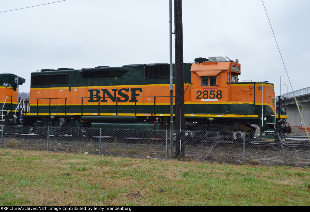 BNSF 2858 parked at argentine